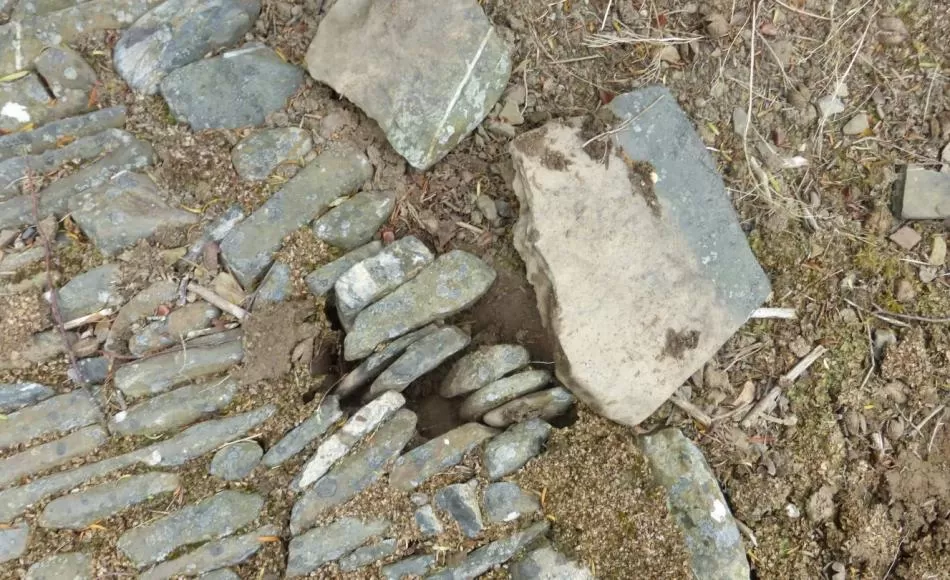 Laying and repairing cobble footpaths